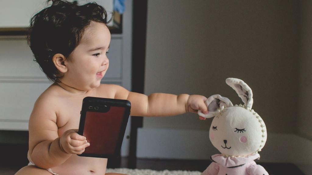 90 Latin Baby Names & Their Meanings | Peanut